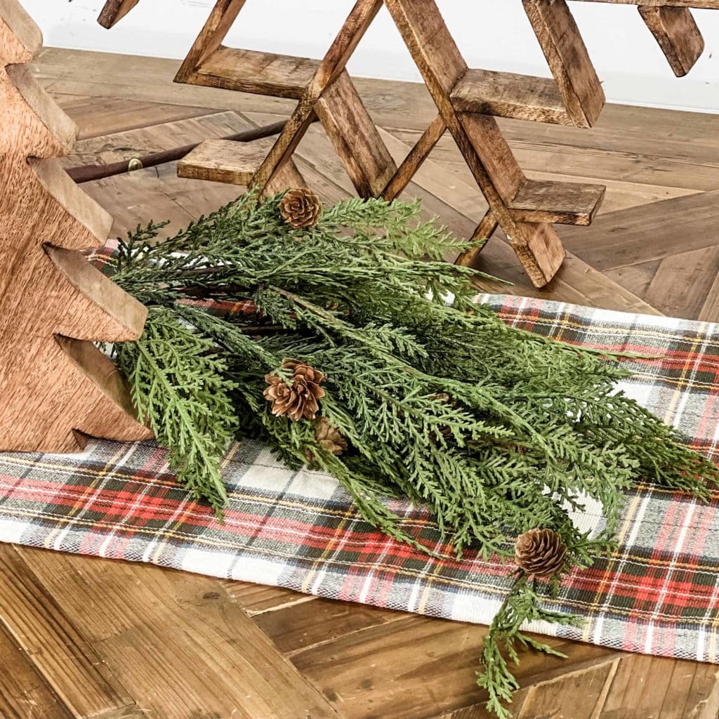 Cedar w/ Pinecones Spray - 43" - Piper Classics