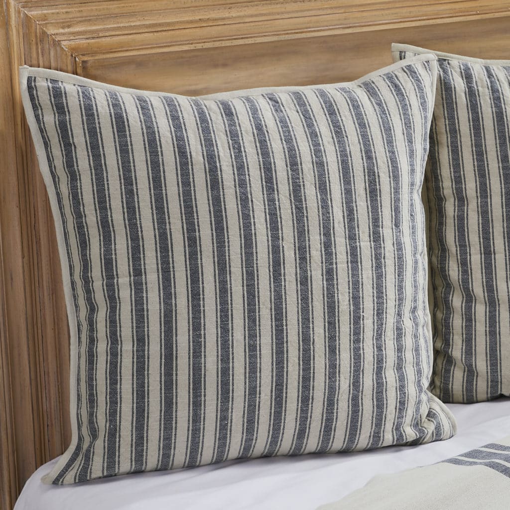 Country Style Bedspreads, Quilts & Bed Skirts - Farmhouse Bedding