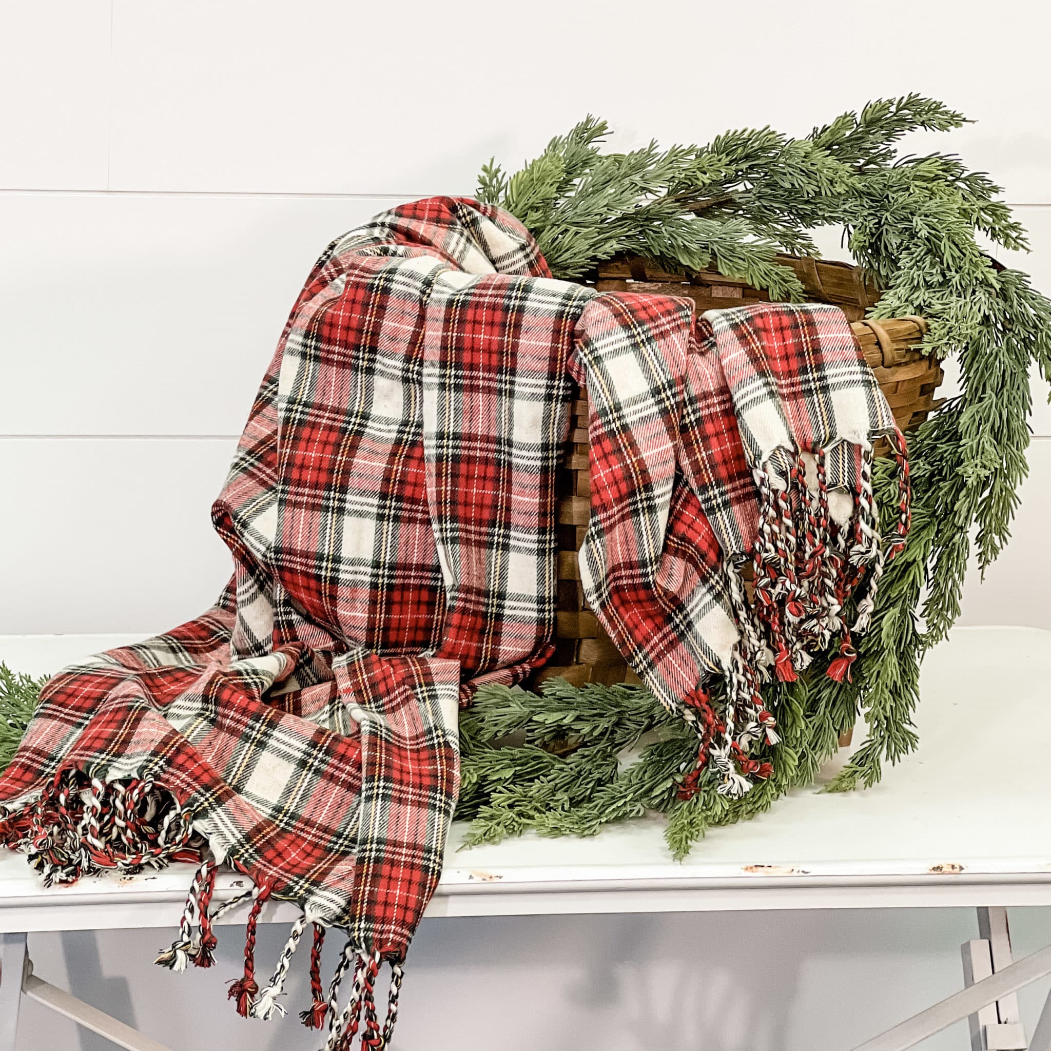 Country & Farmhouse Style Quilted and Woven Throw Blankets