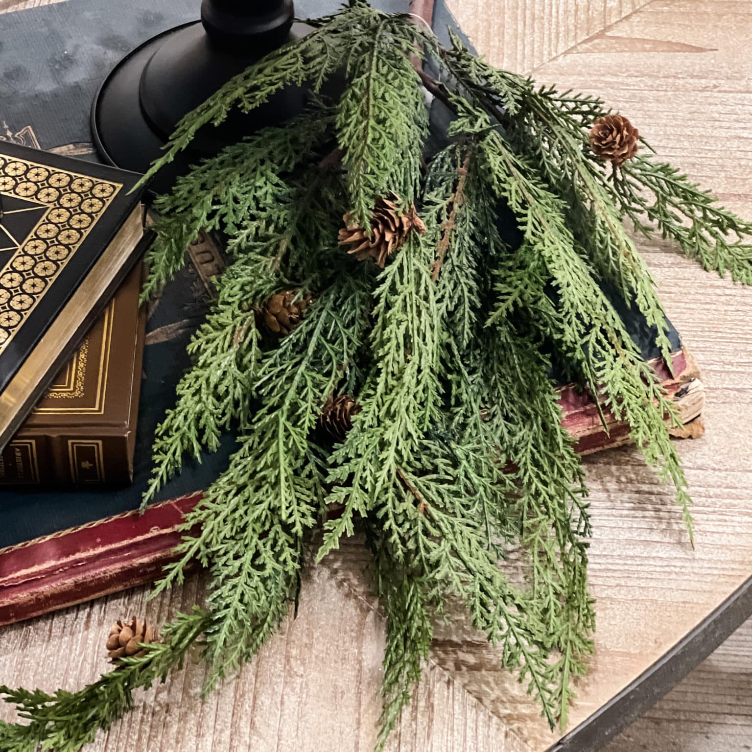 Cedar w/ Pinecones Spray - 43" - Piper Classics