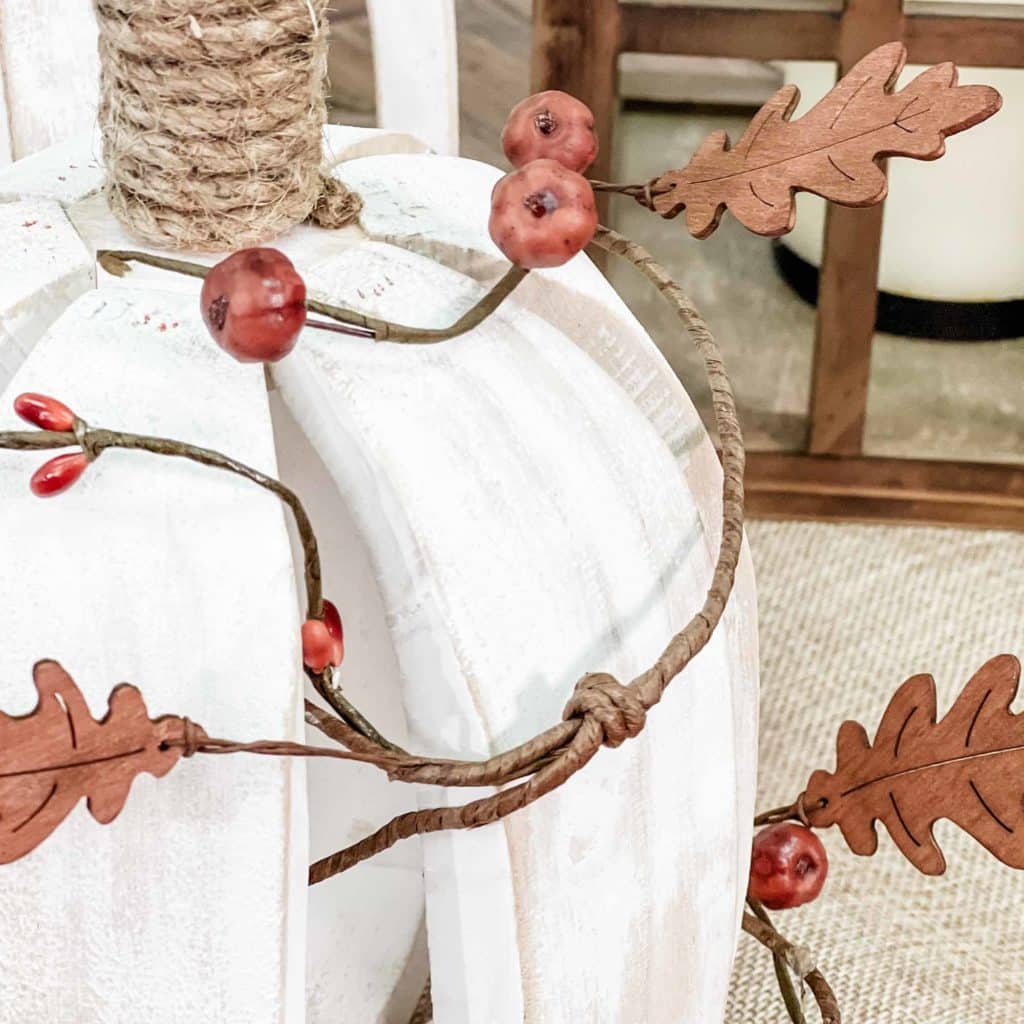Simple Oak Garland - Piper Classics