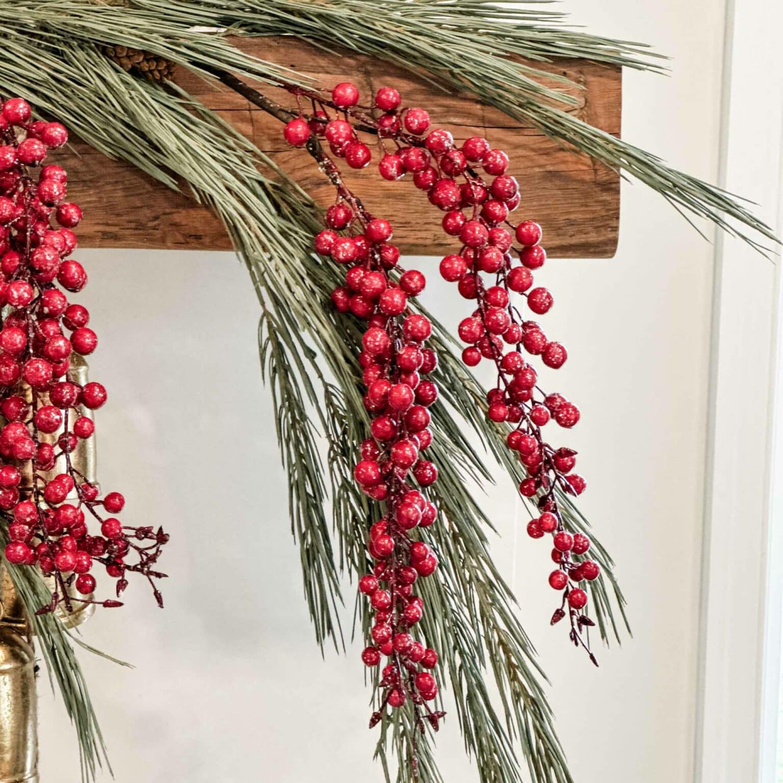 Pendulum Pine Spray - Piper Classics